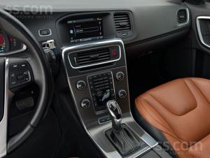 Melns Volvo V60 2013 Jūrmala, ar dzinēja tilpumu 2.40 L un nobraukumu 257 tūkst. km par 9950 €, foto 26 vietnē AUTOMOTO.COM.LV