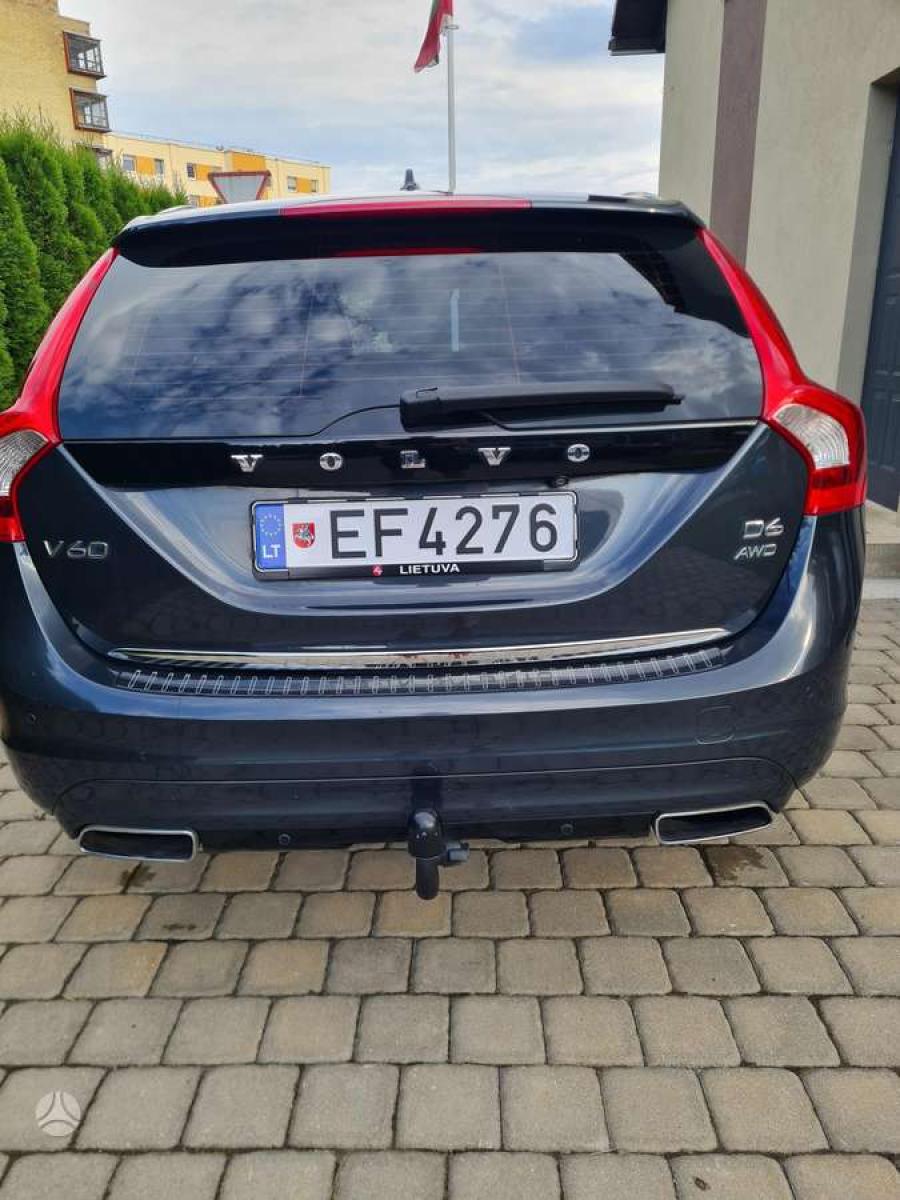 Black Volvo V60 2013 in Vilnius, with an engine capacity of 2.40 L and mileage of 280 thousand km for 6100 €, photo 3 on AUTOMOTO.COM.LV
