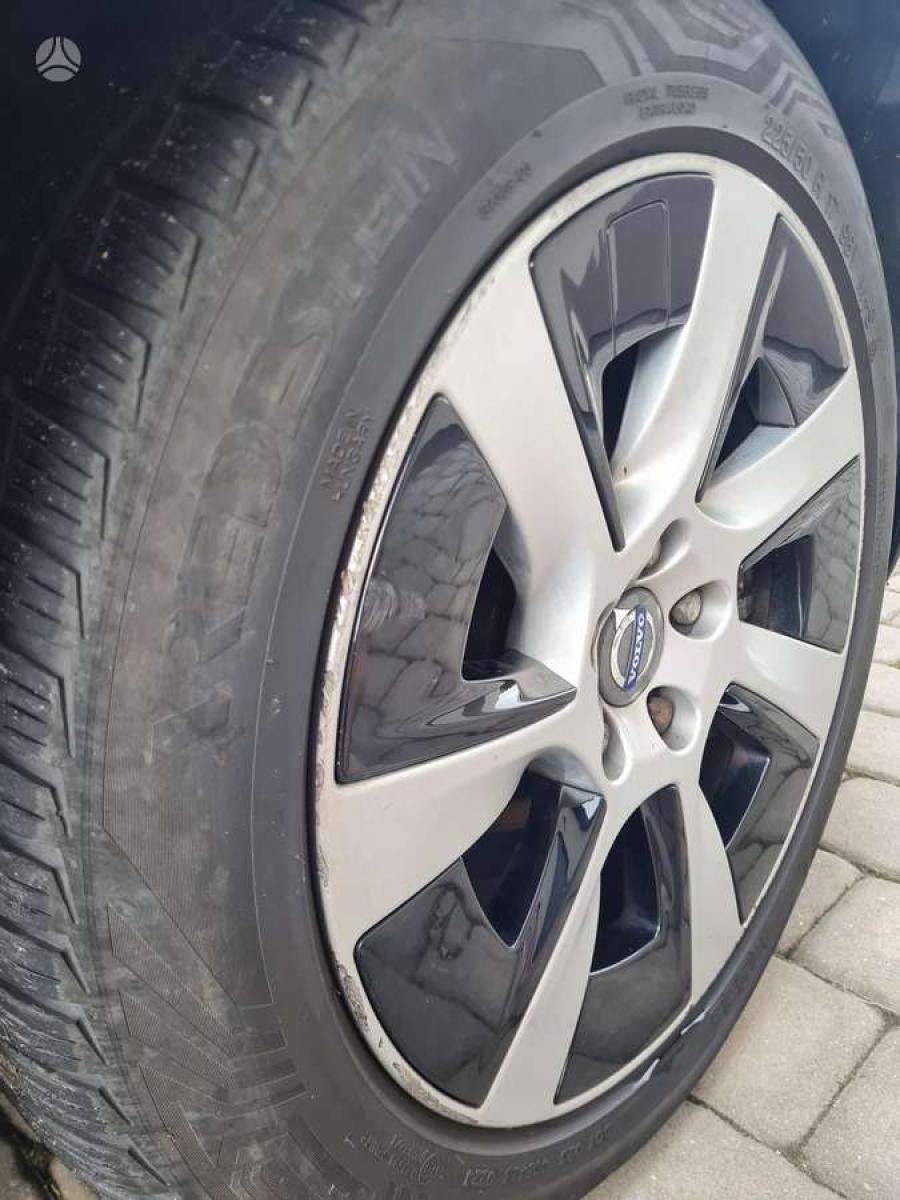 Black Volvo V60 2013 in Vilnius, with an engine capacity of 2.40 L and mileage of 280 thousand km for 6100 €, photo 5 on AUTOMOTO.COM.LV