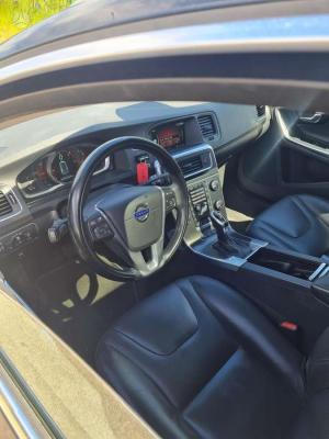 Black Volvo V60 2013 in Vilnius, with an engine capacity of 2.40 L and mileage of 280 thousand km for 6100 €, photo 11 on AUTOMOTO.COM.LV