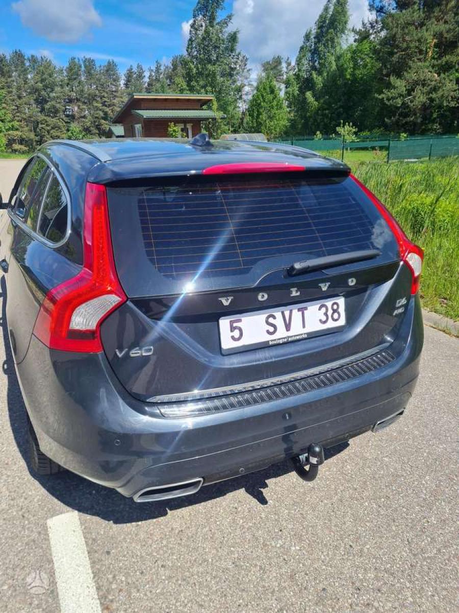 Black Volvo V60 2013 in Vilnius, with an engine capacity of 2.40 L and mileage of 280 thousand km for 6100 €, photo 12 on AUTOMOTO.COM.LV