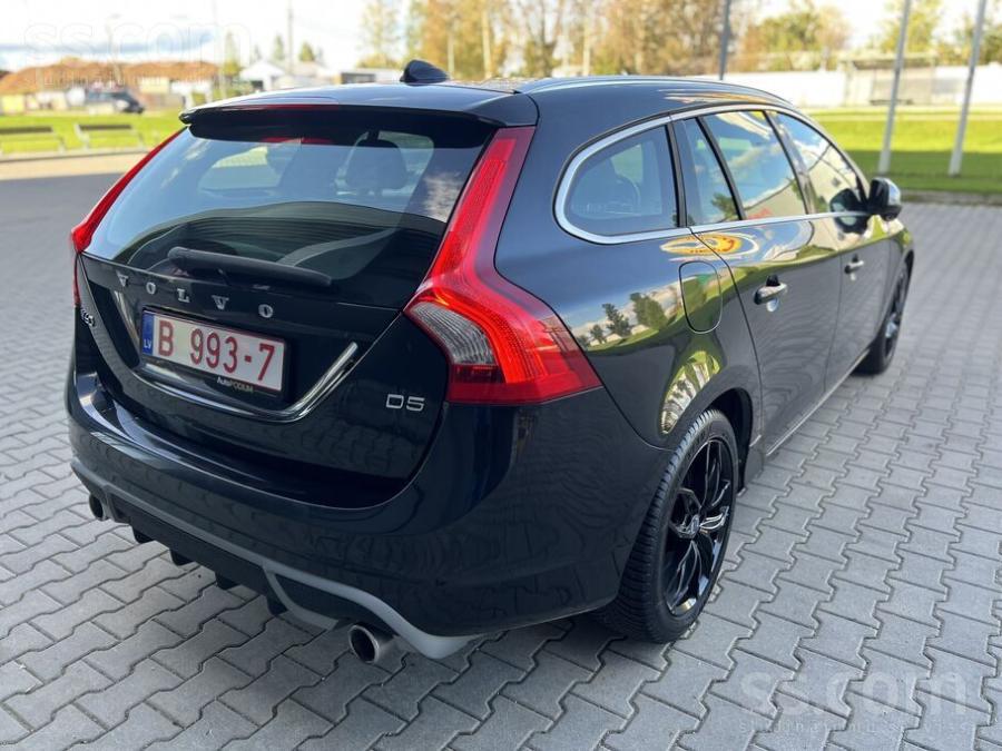 Melns Volvo V60 2013 Jēkabpils, ar dzinēja tilpumu 2.40 L un nobraukumu 189 tūkst. km par 7700 €, foto 6 vietnē AUTOMOTO.COM.LV