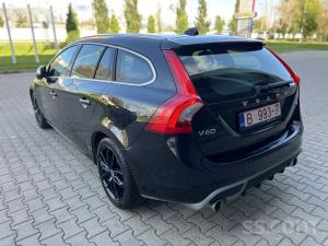 Melns Volvo V60 2013 Jēkabpils, ar dzinēja tilpumu 2.40 L un nobraukumu 189 tūkst. km par 7700 €, foto 9 vietnē AUTOMOTO.COM.LV