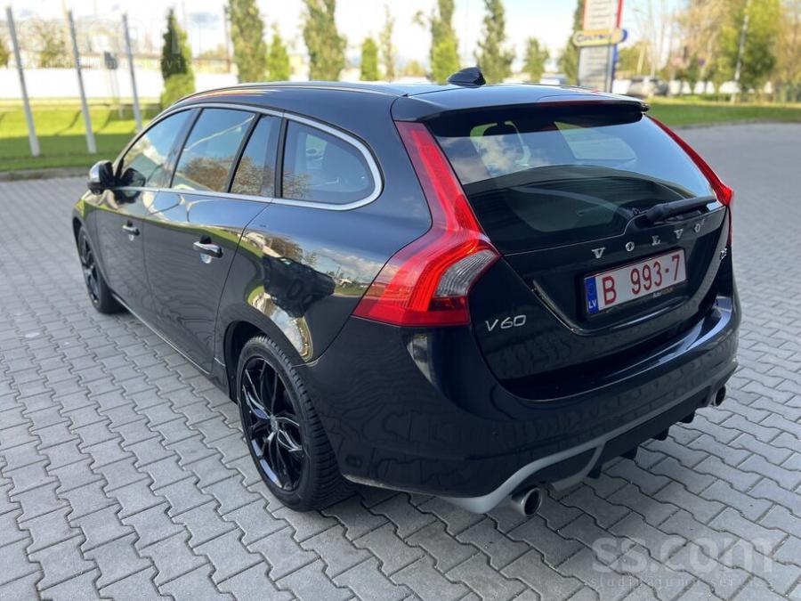Melns Volvo V60 2013 Jēkabpils, ar dzinēja tilpumu 2.40 L un nobraukumu 189 tūkst. km par 7700 €, foto 9 vietnē AUTOMOTO.COM.LV