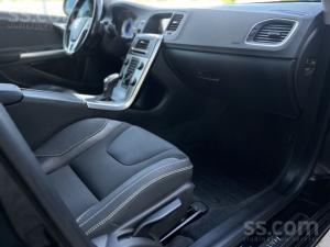 Melns Volvo V60 2013 Jēkabpils, ar dzinēja tilpumu 2.40 L un nobraukumu 189 tūkst. km par 7700 €, foto 17 vietnē AUTOMOTO.COM.LV