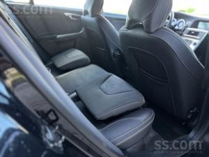Melns Volvo V60 2013 Jēkabpils, ar dzinēja tilpumu 2.40 L un nobraukumu 189 tūkst. km par 7700 €, foto 21 vietnē AUTOMOTO.COM.LV