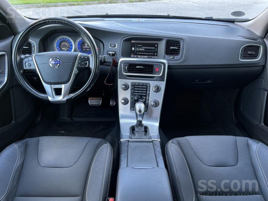 Melns Volvo V60 2013 Jēkabpils, ar dzinēja tilpumu 2.40 L un nobraukumu 189 tūkst. km par 7700 €, foto 24 vietnē AUTOMOTO.COM.LV