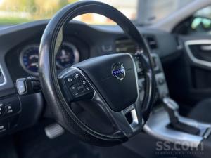 Melns Volvo V60 2013 Jēkabpils, ar dzinēja tilpumu 2.40 L un nobraukumu 189 tūkst. km par 7700 €, foto 26 vietnē AUTOMOTO.COM.LV