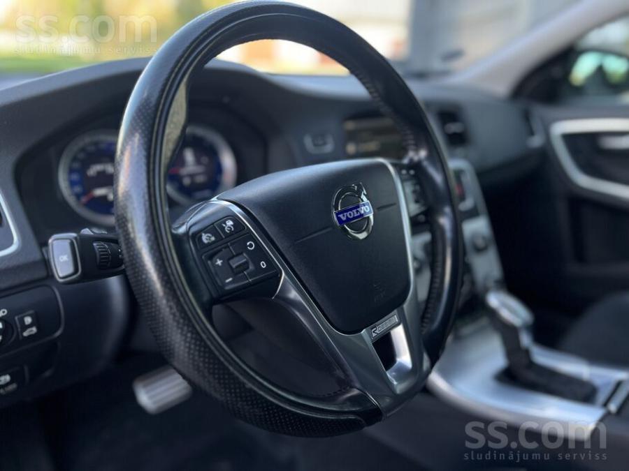 Melns Volvo V60 2013 Jēkabpils, ar dzinēja tilpumu 2.40 L un nobraukumu 189 tūkst. km par 7700 €, foto 26 vietnē AUTOMOTO.COM.LV