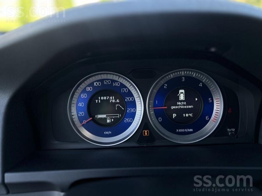 Melns Volvo V60 2013 Jēkabpils, ar dzinēja tilpumu 2.40 L un nobraukumu 189 tūkst. km par 7700 €, foto 27 vietnē AUTOMOTO.COM.LV