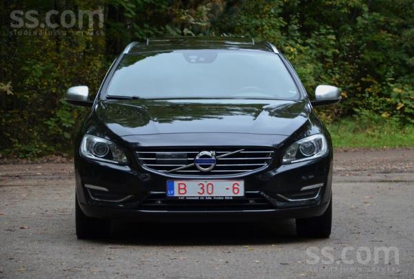 Volvo V60 2013 in Riga on AUTOMOTO.COM.LV Black Volvo V60 2013 in Riga, with an engine capacity of 2.40 L and mileage of 304 thousand km for 7990 €, photo 4 on AUTOMOTO.COM.LV