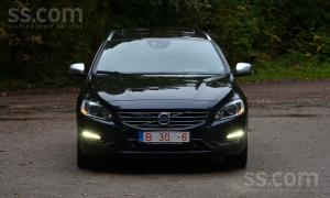 Black Volvo V60 2013 in Riga, with an engine capacity of 2.40 L and mileage of 304 thousand km for 7990 €, photo 5 on AUTOMOTO.COM.LV