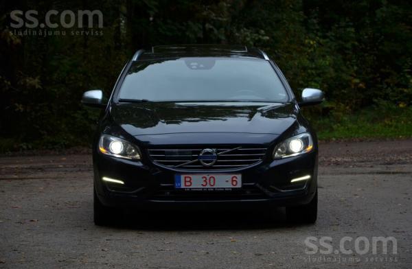 Volvo V60 2013 in Riga on AUTOMOTO.COM.LV Black Volvo V60 2013 in Riga, with an engine capacity of 2.40 L and mileage of 304 thousand km for 7990 €, photo 6 on AUTOMOTO.COM.LV