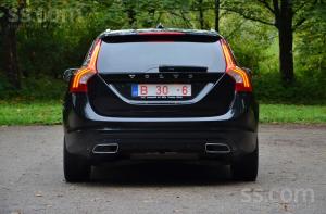 Black Volvo V60 2013 in Riga, with an engine capacity of 2.40 L and mileage of 304 thousand km for 7990 €, photo 10 on AUTOMOTO.COM.LV