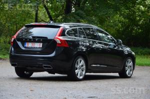 Black Volvo V60 2013 in Riga, with an engine capacity of 2.40 L and mileage of 304 thousand km for 7990 €, photo 11 on AUTOMOTO.COM.LV