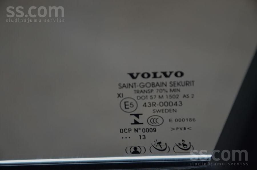 Black Volvo V60 2013 in Riga, with an engine capacity of 2.40 L and mileage of 304 thousand km for 7990 €, photo 15 on AUTOMOTO.COM.LV