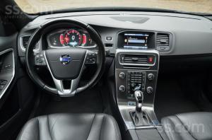 Black Volvo V60 2013 in Riga, with an engine capacity of 2.40 L and mileage of 304 thousand km for 7990 €, photo 17 on AUTOMOTO.COM.LV
