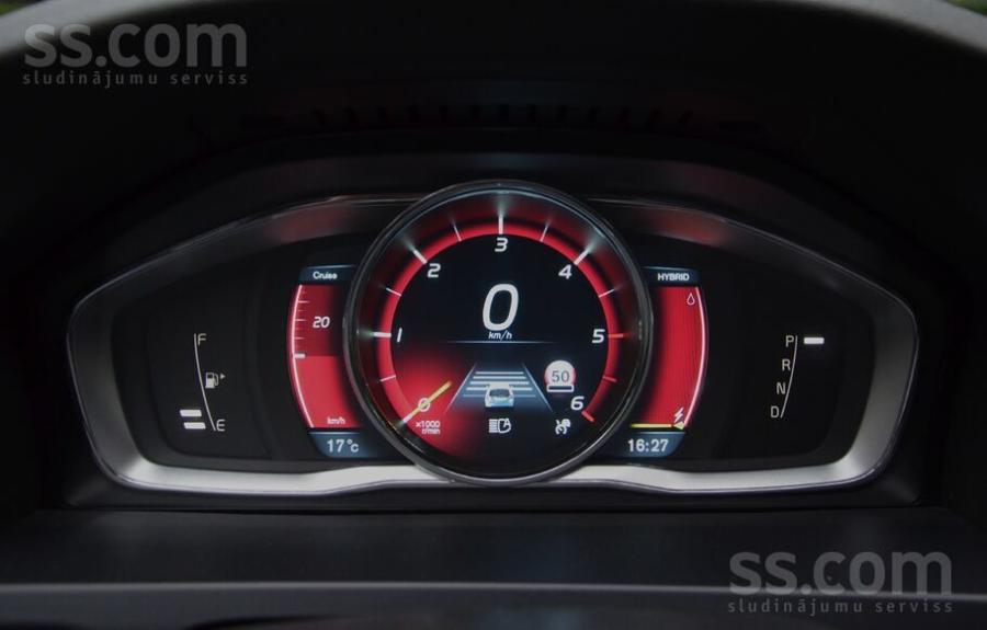 Black Volvo V60 2013 in Riga, with an engine capacity of 2.40 L and mileage of 304 thousand km for 7990 €, photo 18 on AUTOMOTO.COM.LV