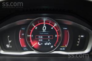 Black Volvo V60 2013 in Riga, with an engine capacity of 2.40 L and mileage of 304 thousand km for 7990 €, photo 19 on AUTOMOTO.COM.LV