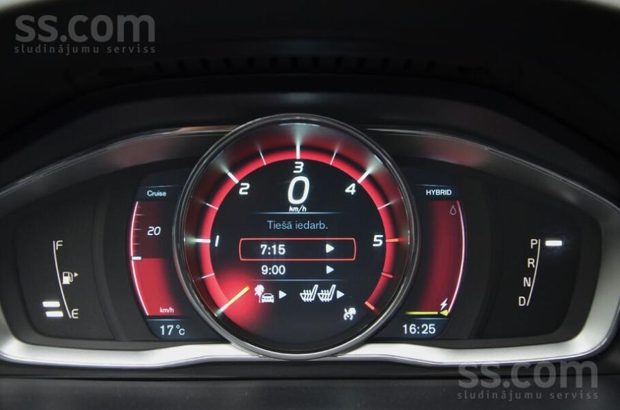Black Volvo V60 2013 in Riga, with an engine capacity of 2.40 L and mileage of 304 thousand km for 7990 €, photo 19 on AUTOMOTO.COM.LV