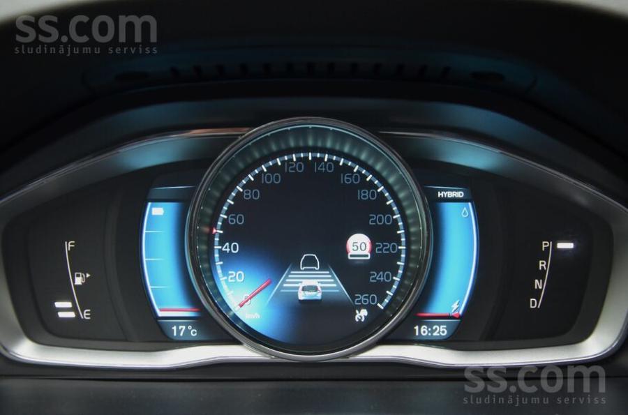Black Volvo V60 2013 in Riga, with an engine capacity of 2.40 L and mileage of 304 thousand km for 7990 €, photo 20 on AUTOMOTO.COM.LV