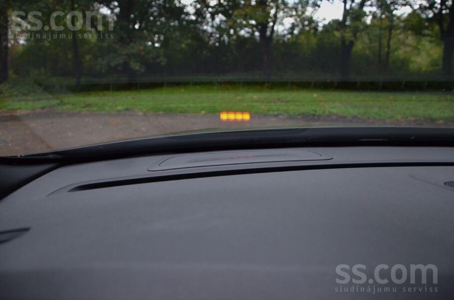 Black Volvo V60 2013 in Riga, with an engine capacity of 2.40 L and mileage of 304 thousand km for 7990 €, photo 22 on AUTOMOTO.COM.LV
