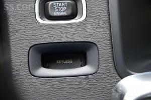 Black Volvo V60 2013 in Riga, with an engine capacity of 2.40 L and mileage of 304 thousand km for 7990 €, photo 24 on AUTOMOTO.COM.LV