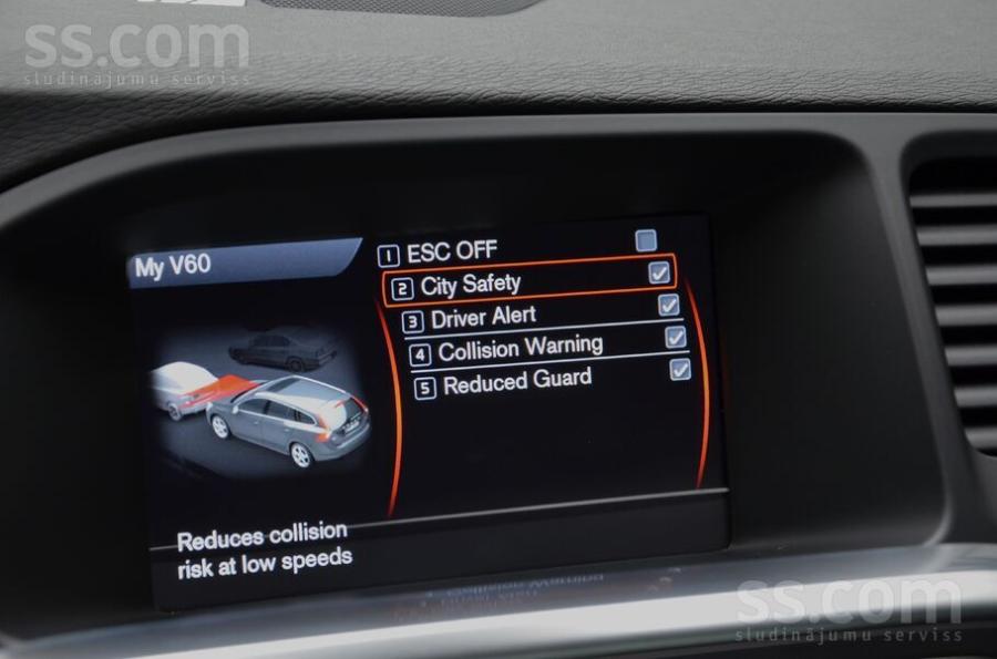 Black Volvo V60 2013 in Riga, with an engine capacity of 2.40 L and mileage of 304 thousand km for 7990 €, photo 30 on AUTOMOTO.COM.LV