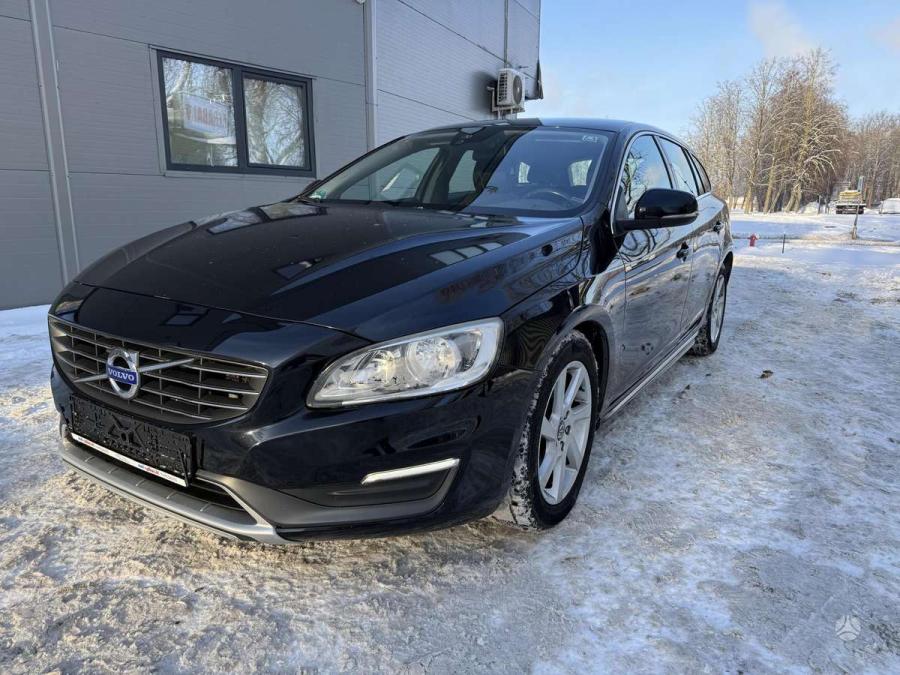 Black Volvo V60 2014 in Kaunas, with an engine capacity of 2.00 L and mileage of 265 thousand km for 5300 €, photo 1 on AUTOMOTO.COM.LV