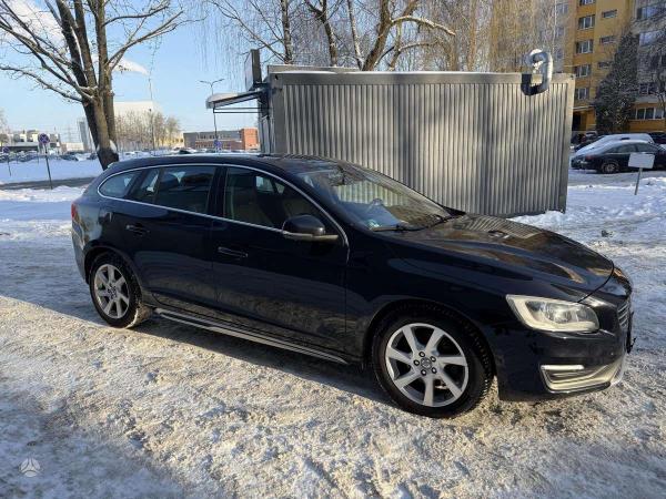 Melns Volvo V60 2014 Kauņa, ar dzinēja tilpumu 2.00 L un nobraukumu 265 tūkst. km par 5300 €, foto 5 vietnē AUTOMOTO.COM.LV
