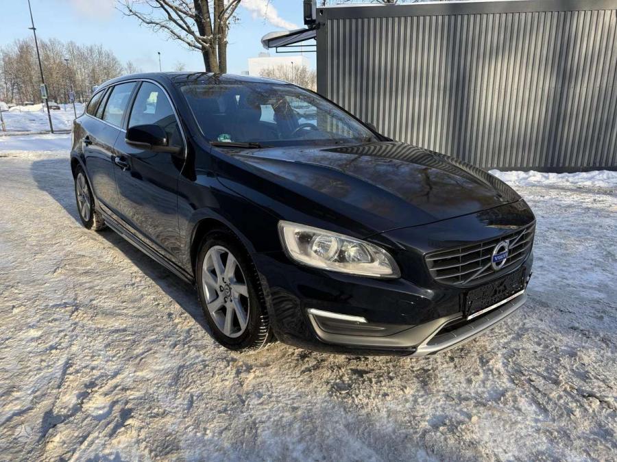 Black Volvo V60 2014 in Kaunas, with an engine capacity of 2.00 L and mileage of 265 thousand km for 5300 €, photo 3 on AUTOMOTO.COM.LV