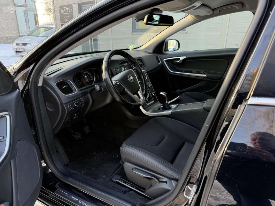 Black Volvo V60 2014 in Kaunas, with an engine capacity of 2.00 L and mileage of 265 thousand km for 5300 €, photo 11 on AUTOMOTO.COM.LV