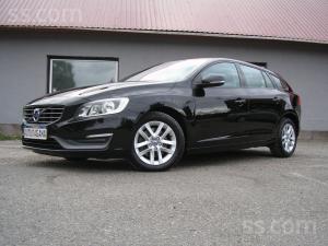 Black Volvo V60 2014 in Riga, with an engine capacity of 2.00 L and mileage of 0 thousand km for 7950 €, photo 3 on AUTOMOTO.COM.LV