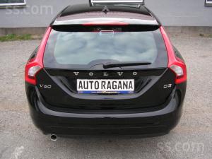 Black Volvo V60 2014 in Riga, with an engine capacity of 2.00 L and mileage of 0 thousand km for 7950 €, photo 7 on AUTOMOTO.COM.LV