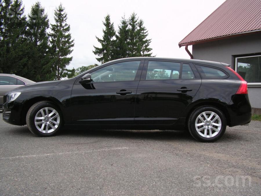 Black Volvo V60 2014 in Riga, with an engine capacity of 2.00 L and mileage of 0 thousand km for 7950 €, photo 9 on AUTOMOTO.COM.LV