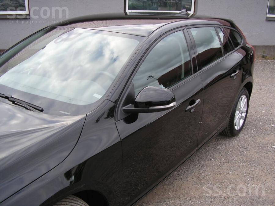 Black Volvo V60 2014 in Riga, with an engine capacity of 2.00 L and mileage of 0 thousand km for 7950 €, photo 14 on AUTOMOTO.COM.LV