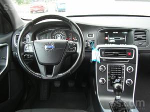 Black Volvo V60 2014 in Riga, with an engine capacity of 2.00 L and mileage of 0 thousand km for 7950 €, photo 15 on AUTOMOTO.COM.LV