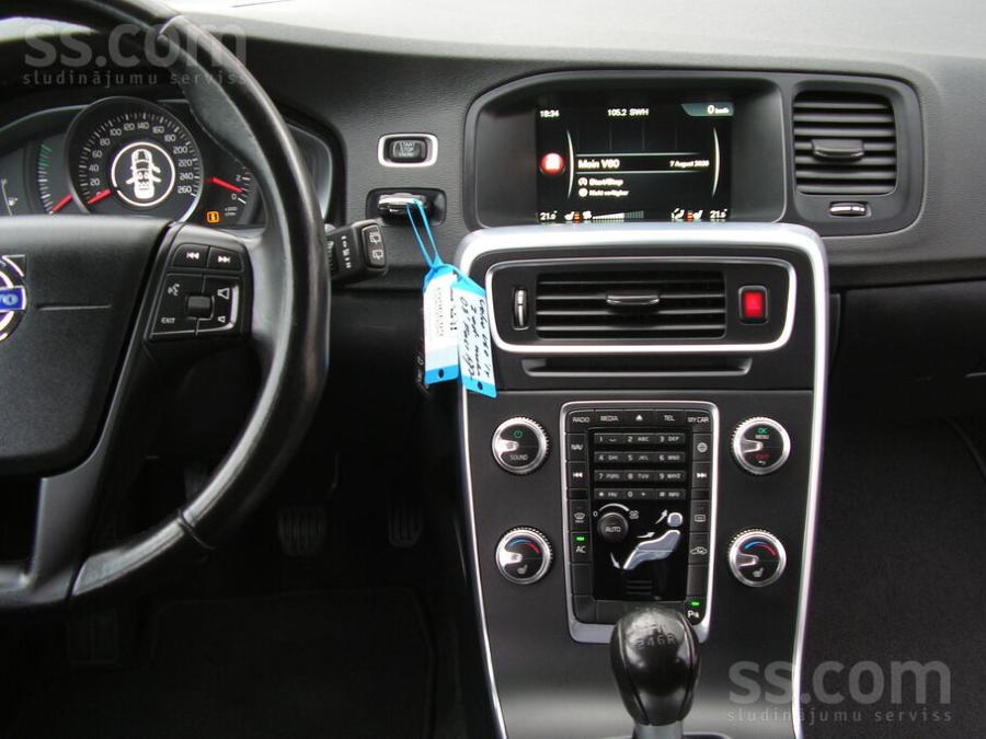 Black Volvo V60 2014 in Riga, with an engine capacity of 2.00 L and mileage of 0 thousand km for 7950 €, photo 16 on AUTOMOTO.COM.LV