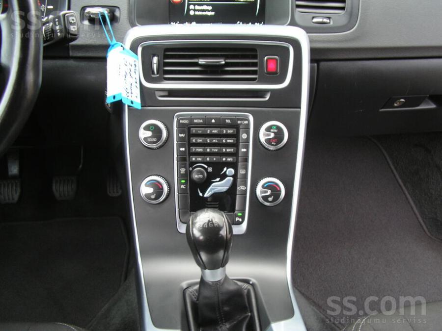 Black Volvo V60 2014 in Riga, with an engine capacity of 2.00 L and mileage of 0 thousand km for 7950 €, photo 17 on AUTOMOTO.COM.LV