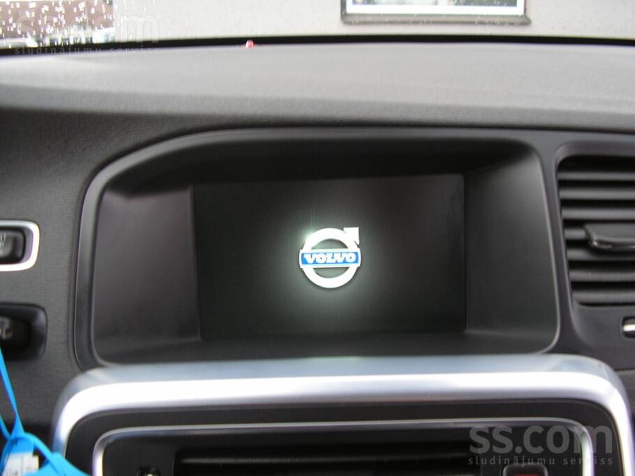 Black Volvo V60 2014 in Riga, with an engine capacity of 2.00 L and mileage of 0 thousand km for 7950 €, photo 19 on AUTOMOTO.COM.LV