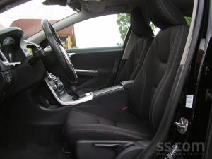 Black Volvo V60 2014 in Riga, with an engine capacity of 2.00 L and mileage of 0 thousand km for 7950 €, photo 21 on AUTOMOTO.COM.LV