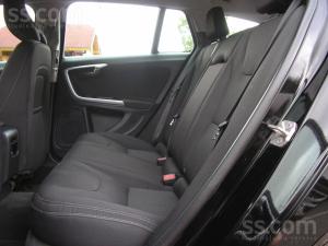 Black Volvo V60 2014 in Riga, with an engine capacity of 2.00 L and mileage of 0 thousand km for 7950 €, photo 22 on AUTOMOTO.COM.LV