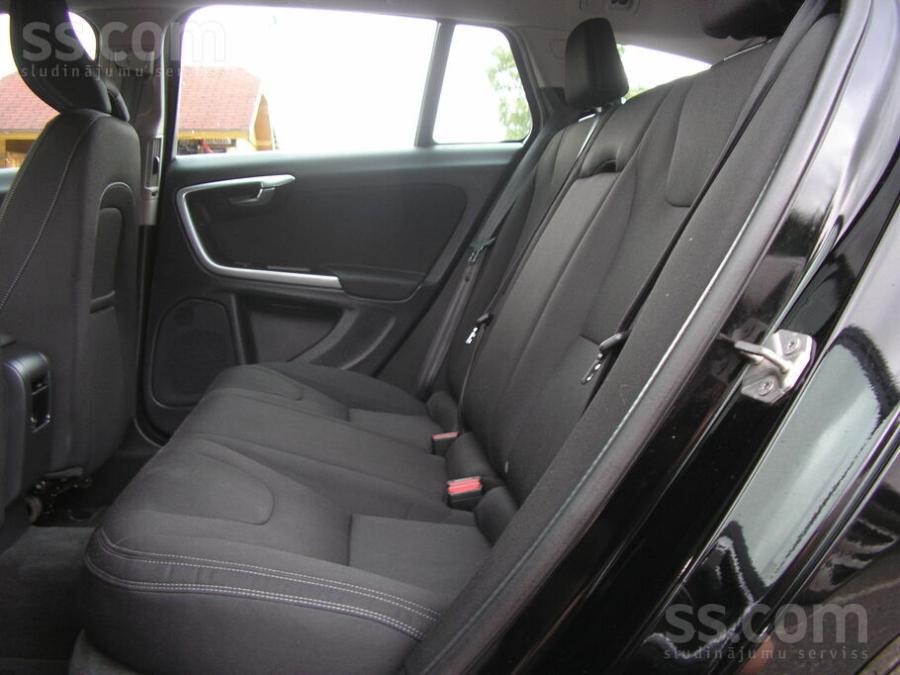 Black Volvo V60 2014 in Riga, with an engine capacity of 2.00 L and mileage of 0 thousand km for 7950 €, photo 22 on AUTOMOTO.COM.LV