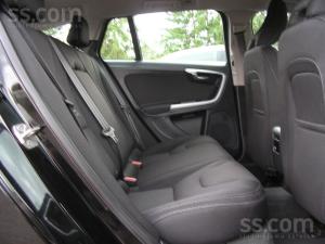 Black Volvo V60 2014 in Riga, with an engine capacity of 2.00 L and mileage of 0 thousand km for 7950 €, photo 25 on AUTOMOTO.COM.LV