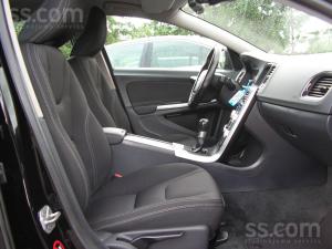 Black Volvo V60 2014 in Riga, with an engine capacity of 2.00 L and mileage of 0 thousand km for 7950 €, photo 26 on AUTOMOTO.COM.LV