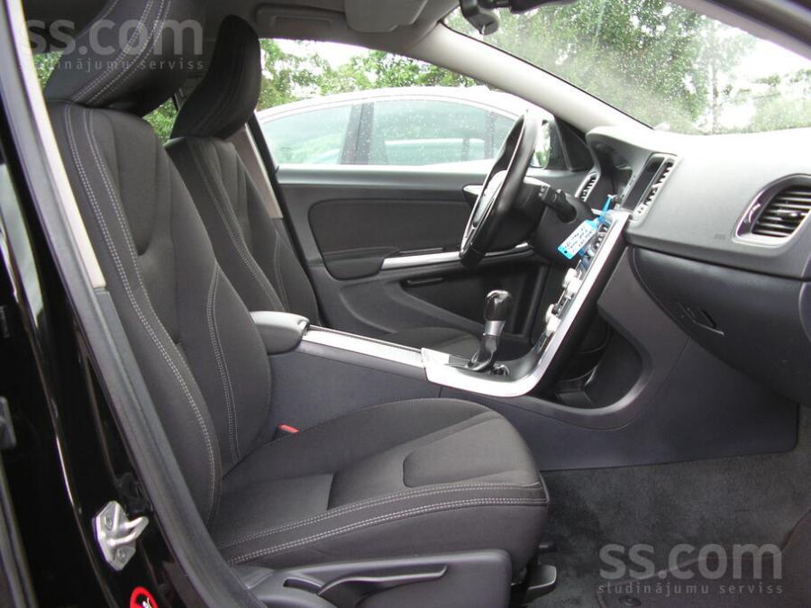 Black Volvo V60 2014 in Riga, with an engine capacity of 2.00 L and mileage of 0 thousand km for 7950 €, photo 26 on AUTOMOTO.COM.LV