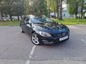 Melns Volvo V60 2014 Rīga, ar dzinēja tilpumu 2.40 L un nobraukumu 0 tūkst. km par 6350 €, foto  vietnē AUTOMOTO.COM.LV