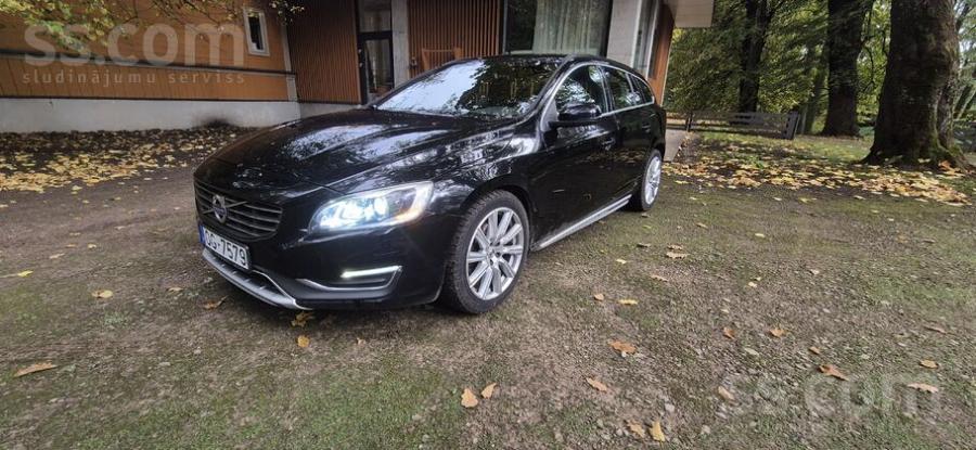 Melns Volvo V60 2014 Rīga, ar dzinēja tilpumu 2.00 L un nobraukumu 434 tūkst. km par 6500 €, foto 1 vietnē AUTOMOTO.COM.LV
