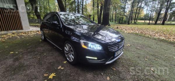 Black Volvo V60 2014 in Riga, with an engine capacity of 2.00 L and mileage of 434 thousand km for 6500 €, photo 3 on AUTOMOTO.COM.LV