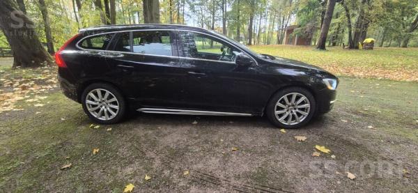 Black Volvo V60 2014 in Riga, with an engine capacity of 2.00 L and mileage of 434 thousand km for 6500 €, photo 5 on AUTOMOTO.COM.LV